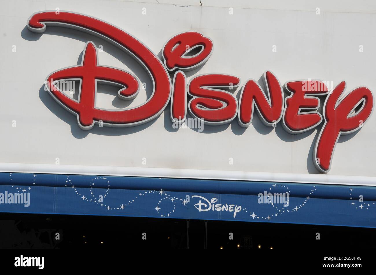 Copenhagen/Denmark 06.September 2018. Consumers at American Disney stoe ...