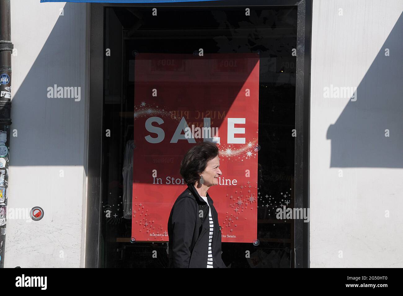 Copenhagen/Denmark 06.September 2018. Consumers at American Disney stoe ...