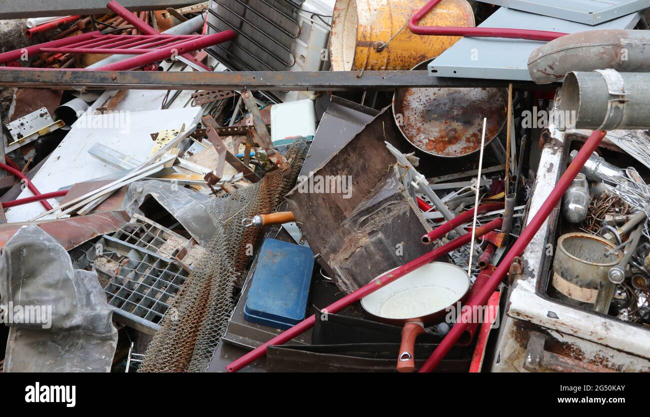 metal and ferrous material In the large recycler landfill to recover ...