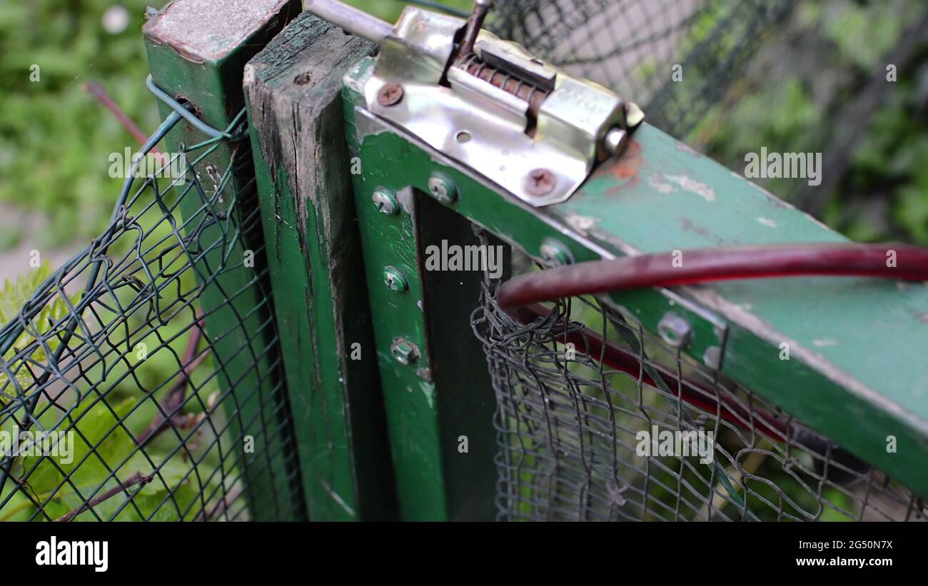 Latch needle hi-res stock photography and images - Alamy