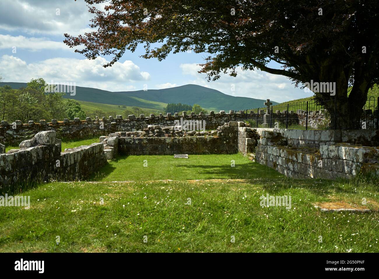 Historic castle borders hi-res stock photography and images - Alamy