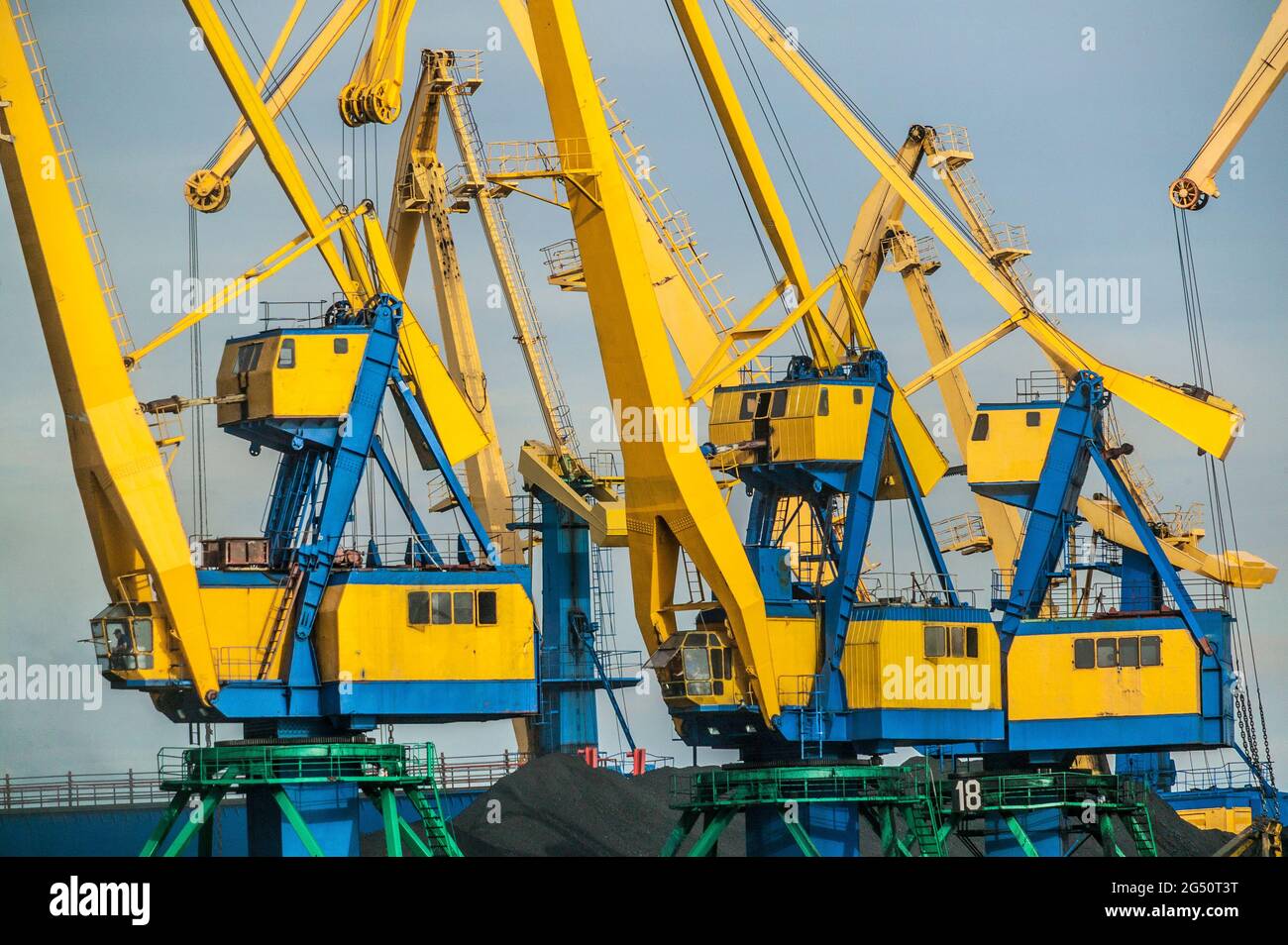 Loading symbol hi-res stock photography and images - Alamy