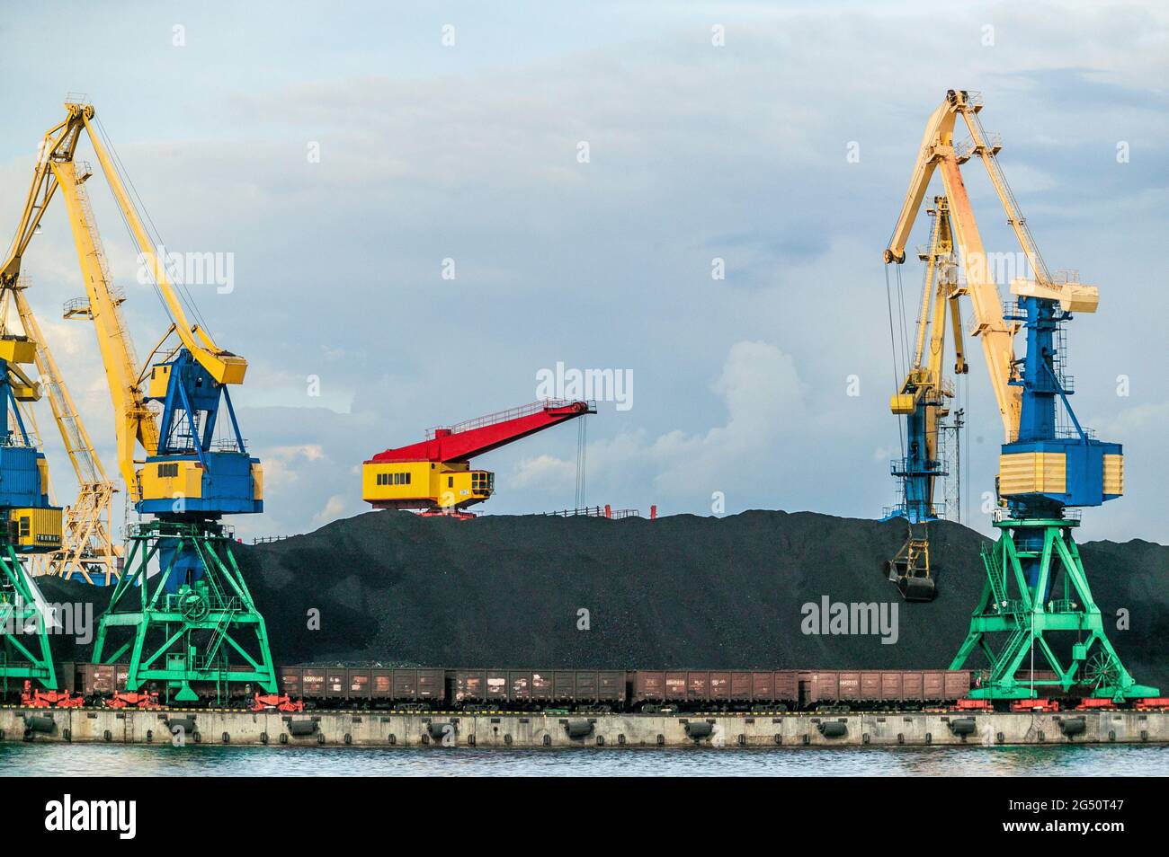 Loading symbol hi-res stock photography and images - Alamy