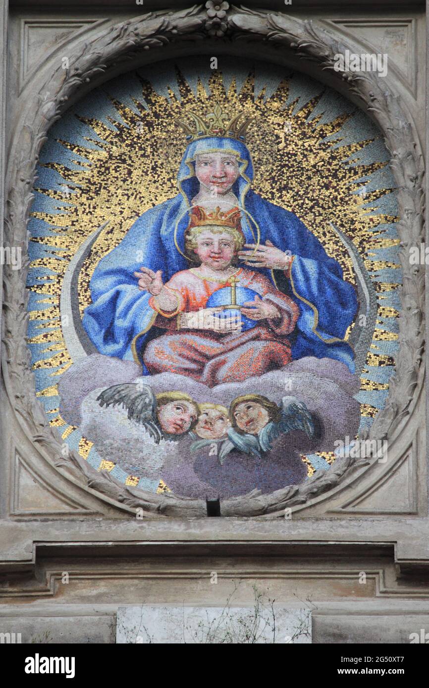 Orologio piazza rome hi-res stock photography and images - Alamy