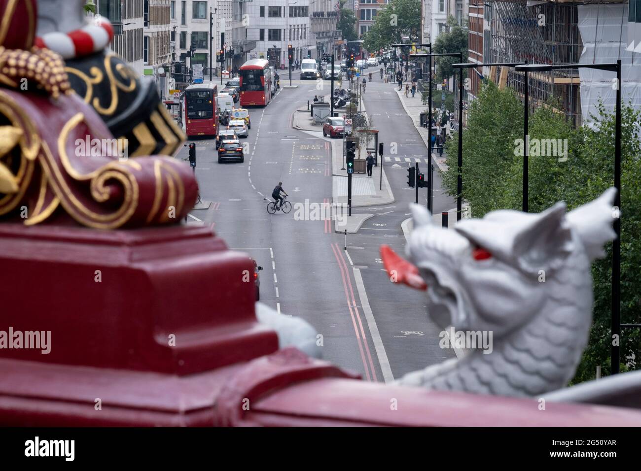 London farringdon street viaduct hi-res stock photography and images ...