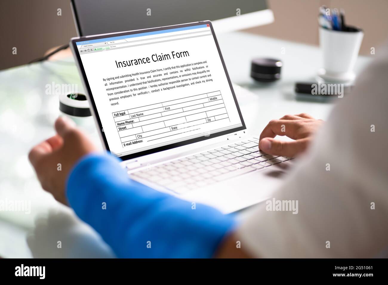 Broken laptop office hi-res stock photography and images - Alamy