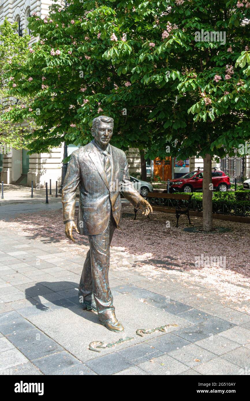 The statue of American President Ronald Reagan on Liberty / Szabadsag ...