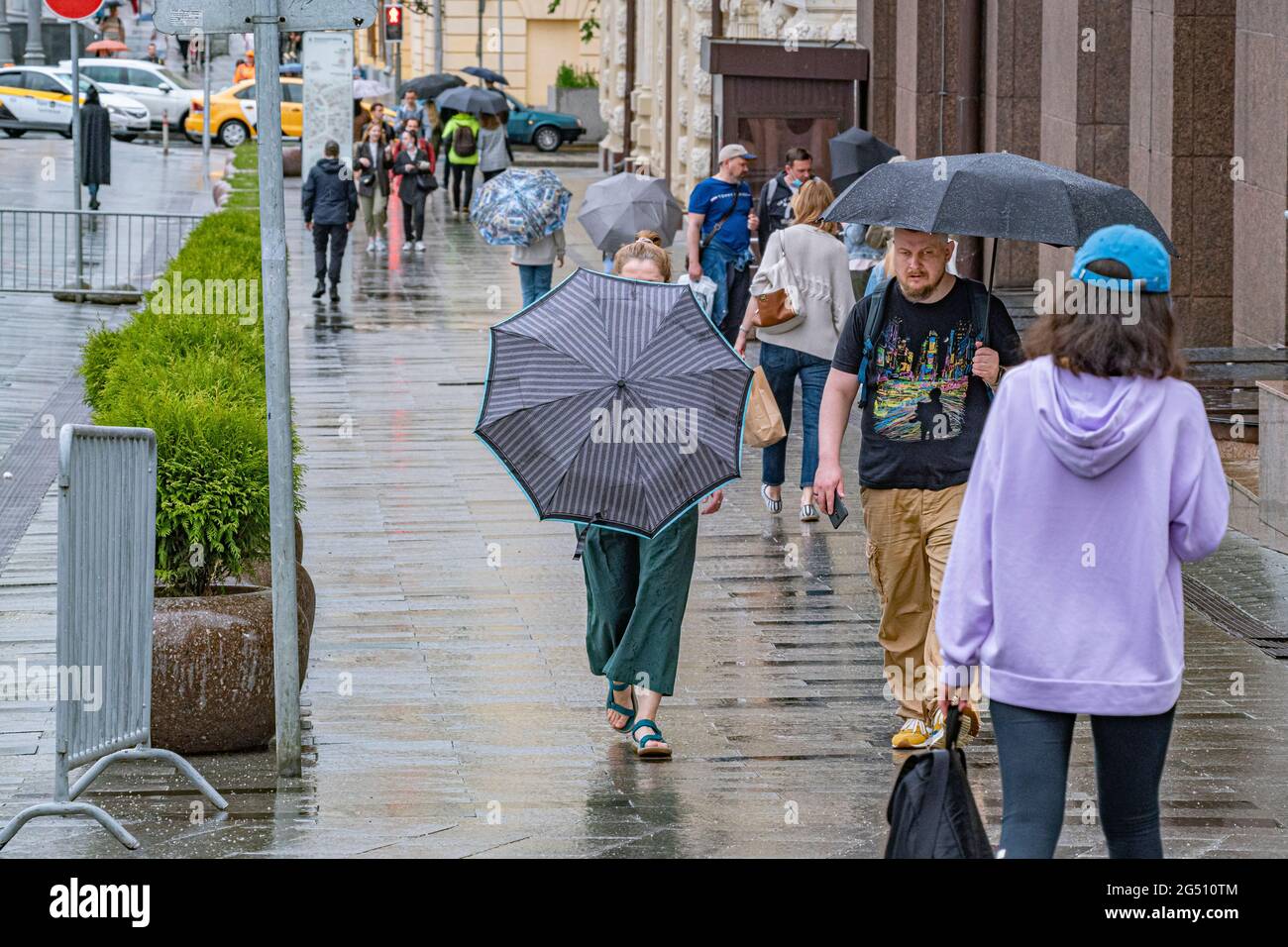Russia, Moscow. People on city street Stock Photo - Alamy