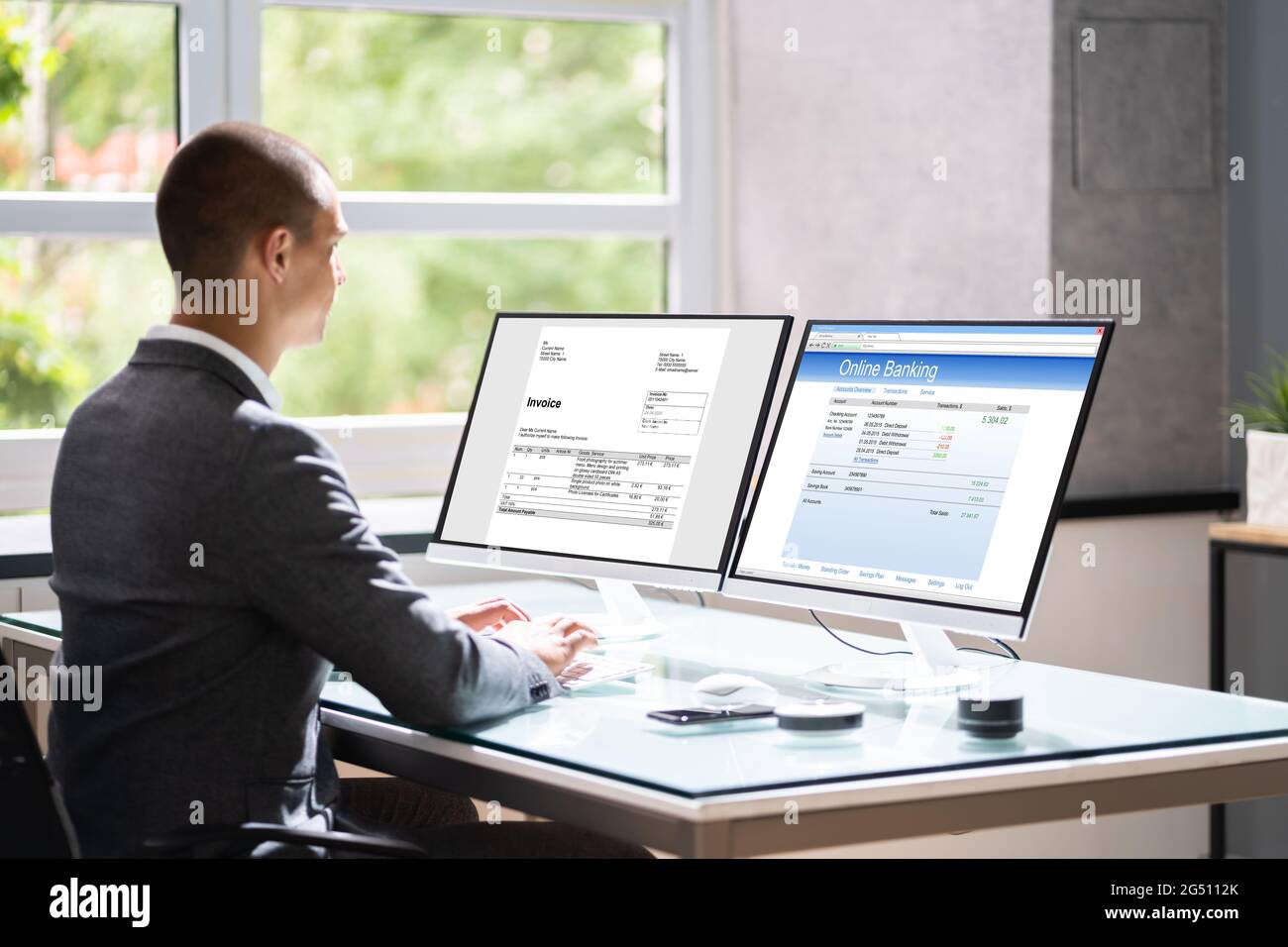 Business online computer screen hi-res stock photography and images - Alamy