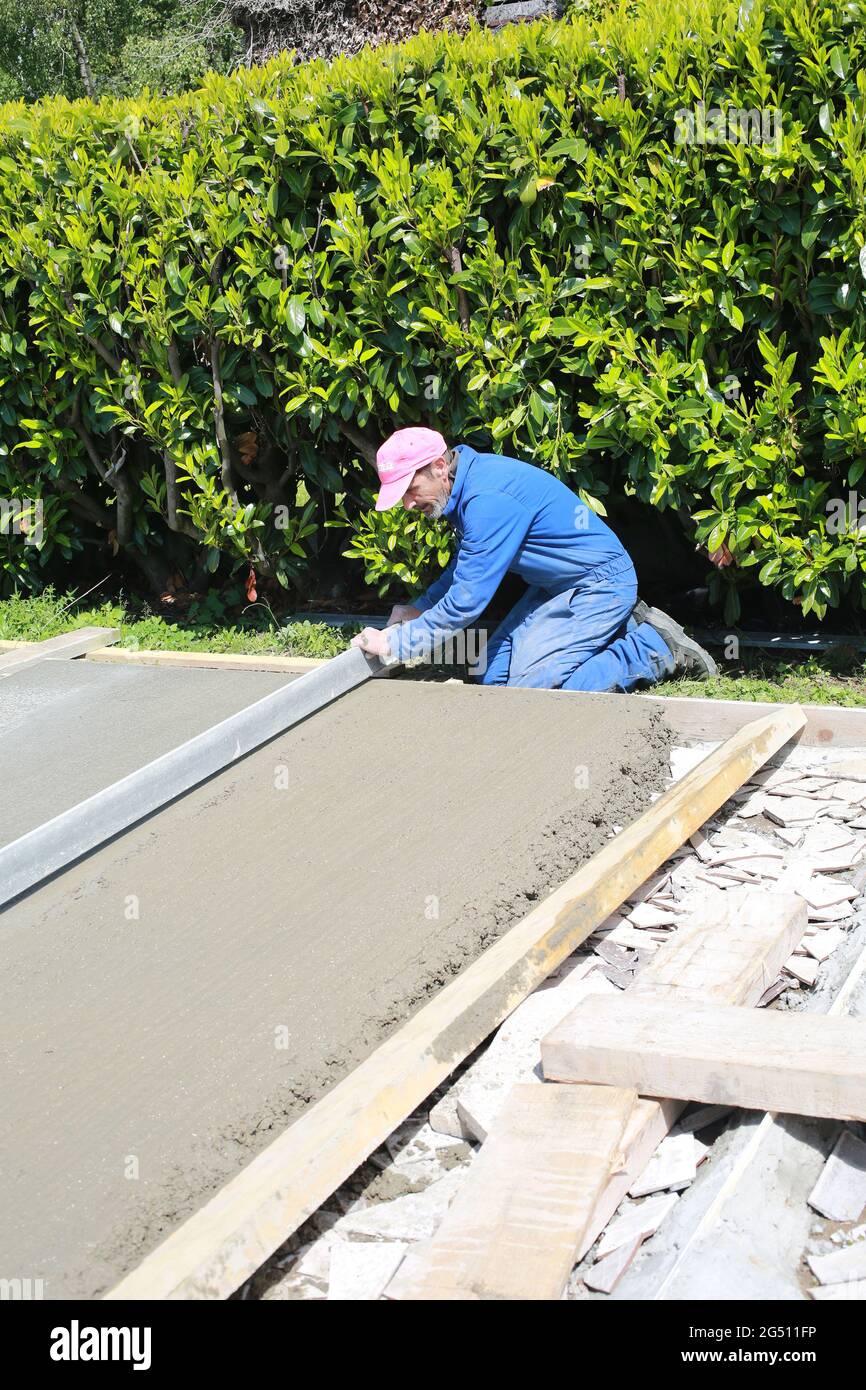 A man creating a concrete base Stock Photo - Alamy