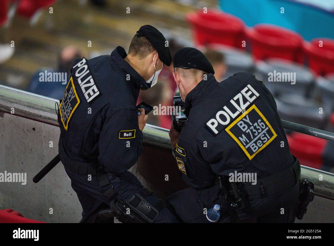 Deutsche polizei uniform hi-res stock photography and images - Alamy
