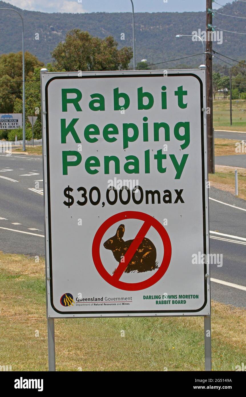 Queensland border sign hi-res stock photography and images - Alamy