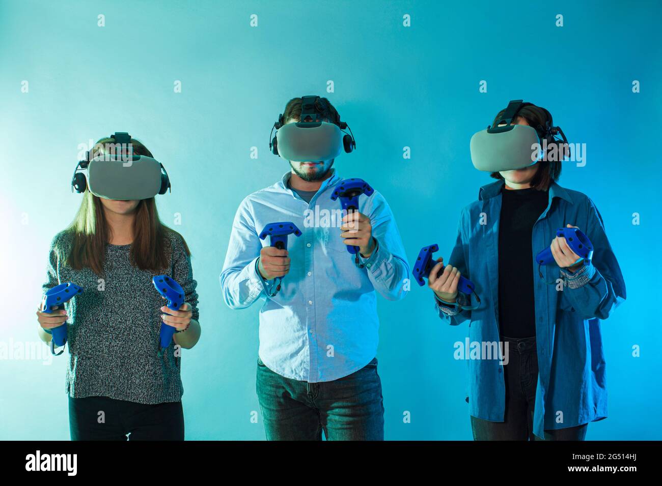 Boy girl virtual reality party hi-res stock photography and images - Alamy