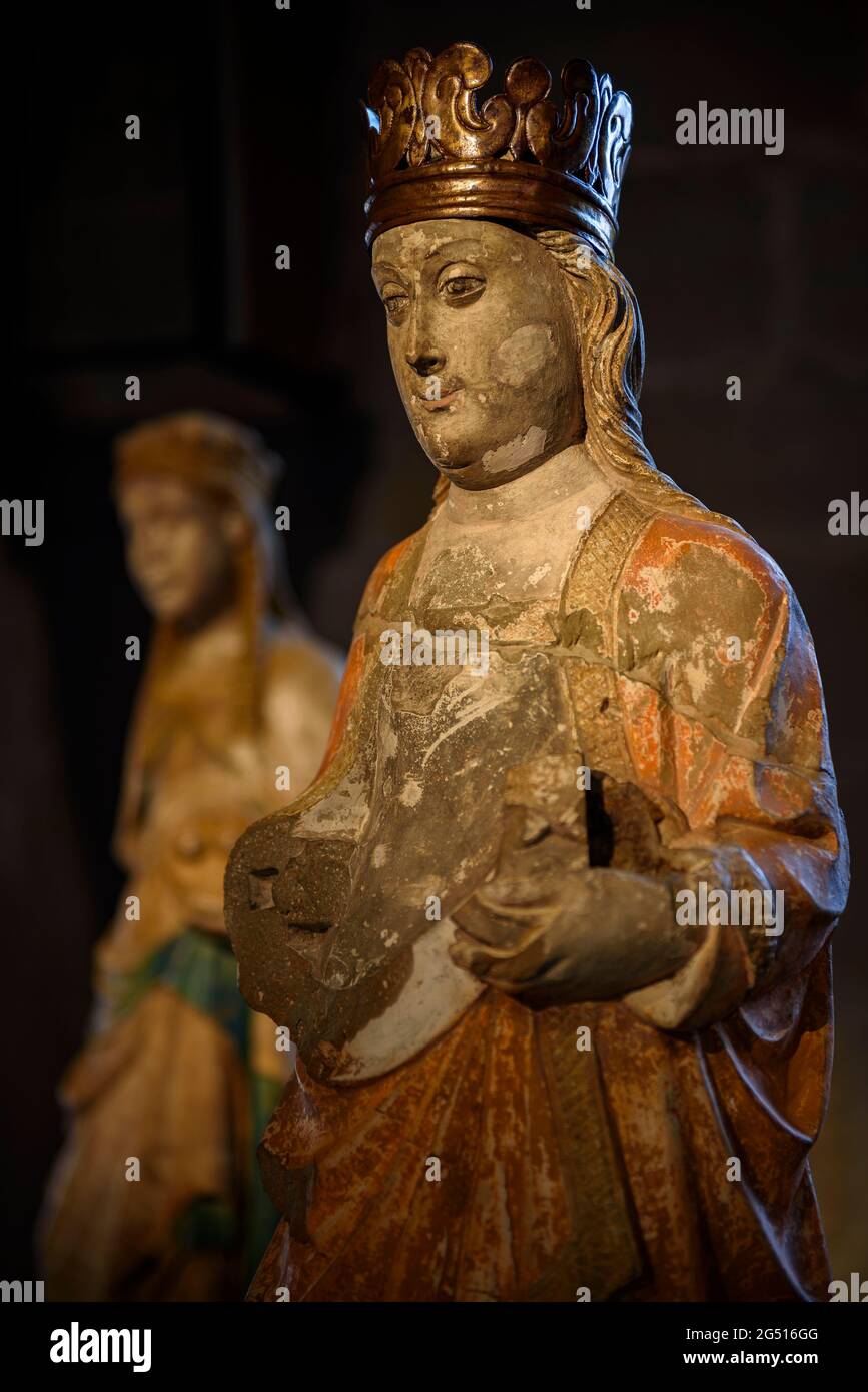 Gothic sculptures hi-res stock photography and images - Alamy