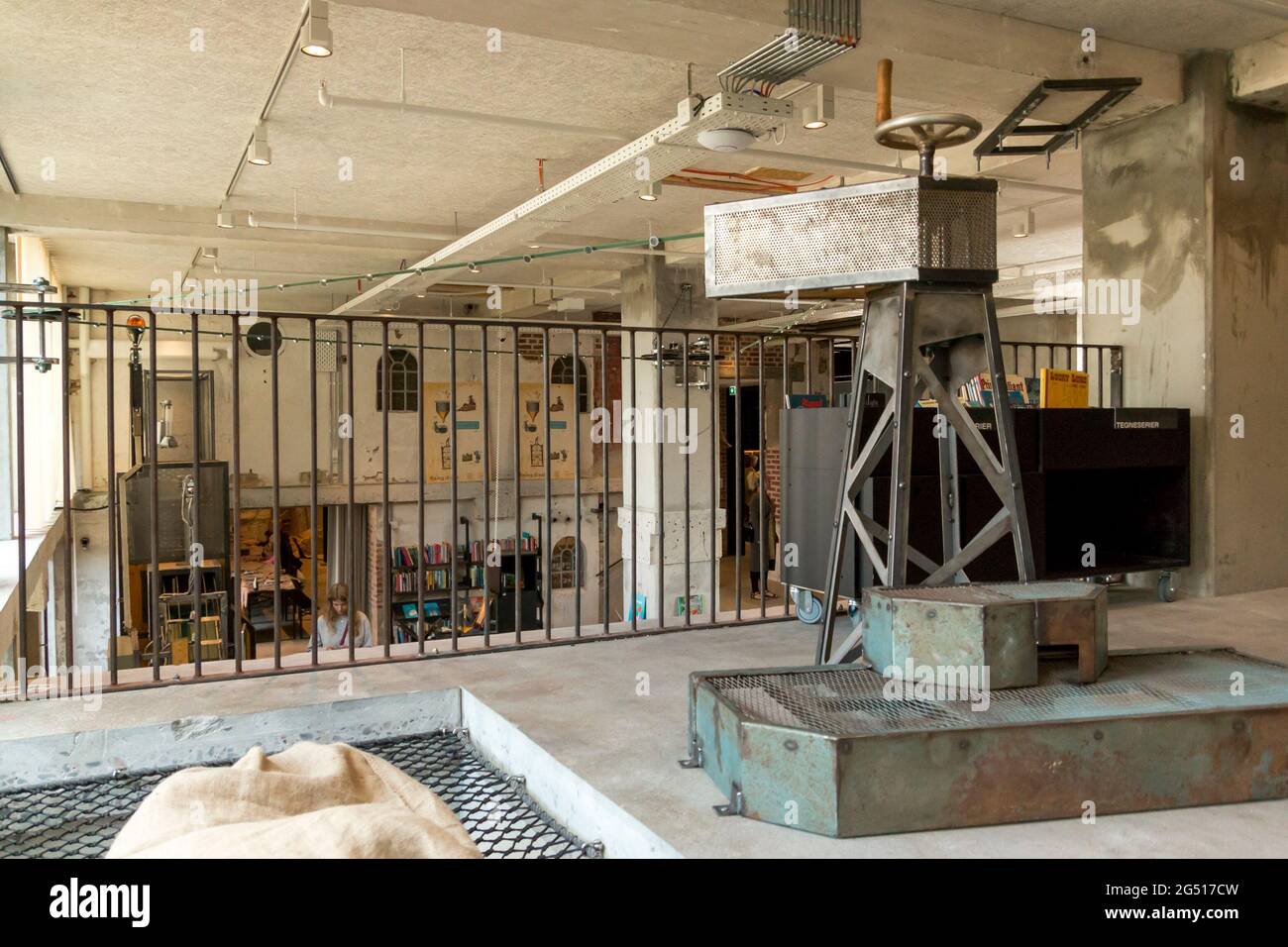 Old machine shop factory hi-res stock photography and images - Alamy