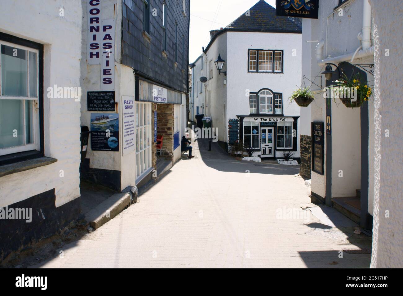 Street port isaac cornwall britain hi-res stock photography and images ...