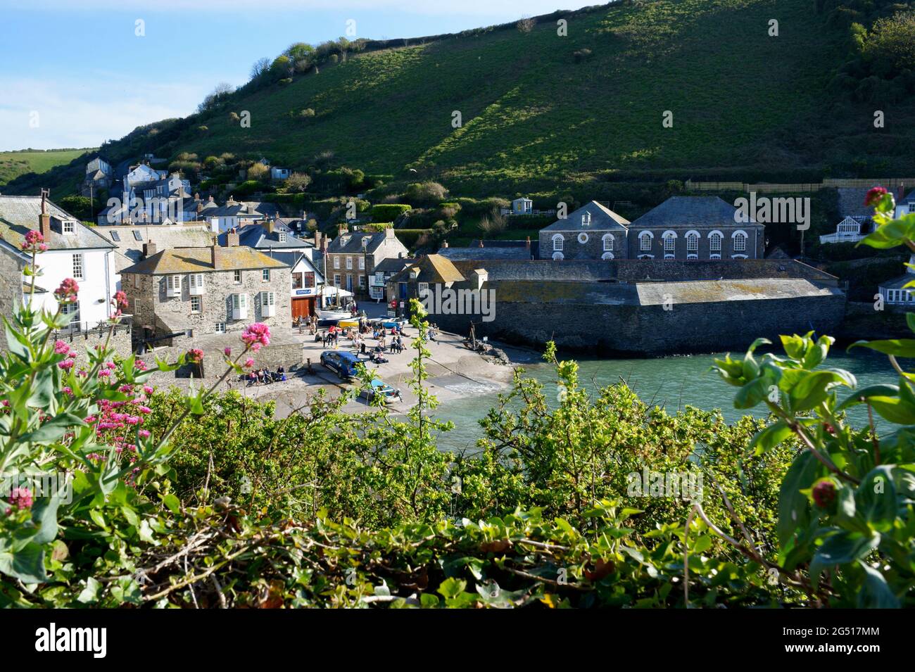 Evening sunlight on Port Isaac Harbour in Cornwall Stock Photo - Alamy