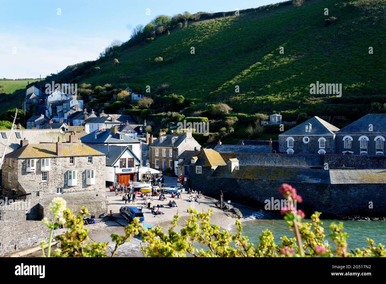 Evening sunlight on Port Isaac Harbour in Cornwall Stock Photo - Alamy
