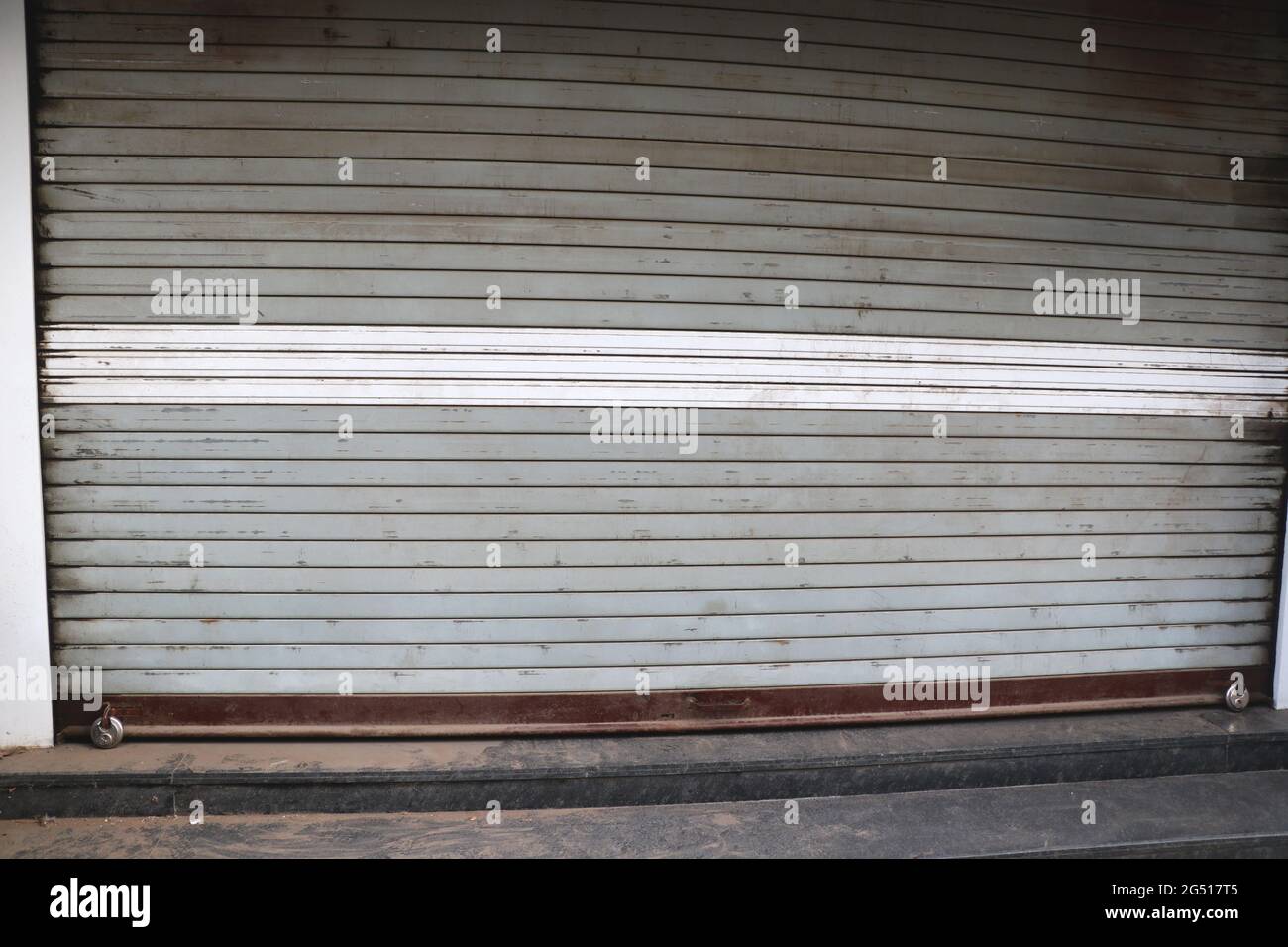 Closed shop - the concept of coronavirus lockdown Stock Photo - Alamy