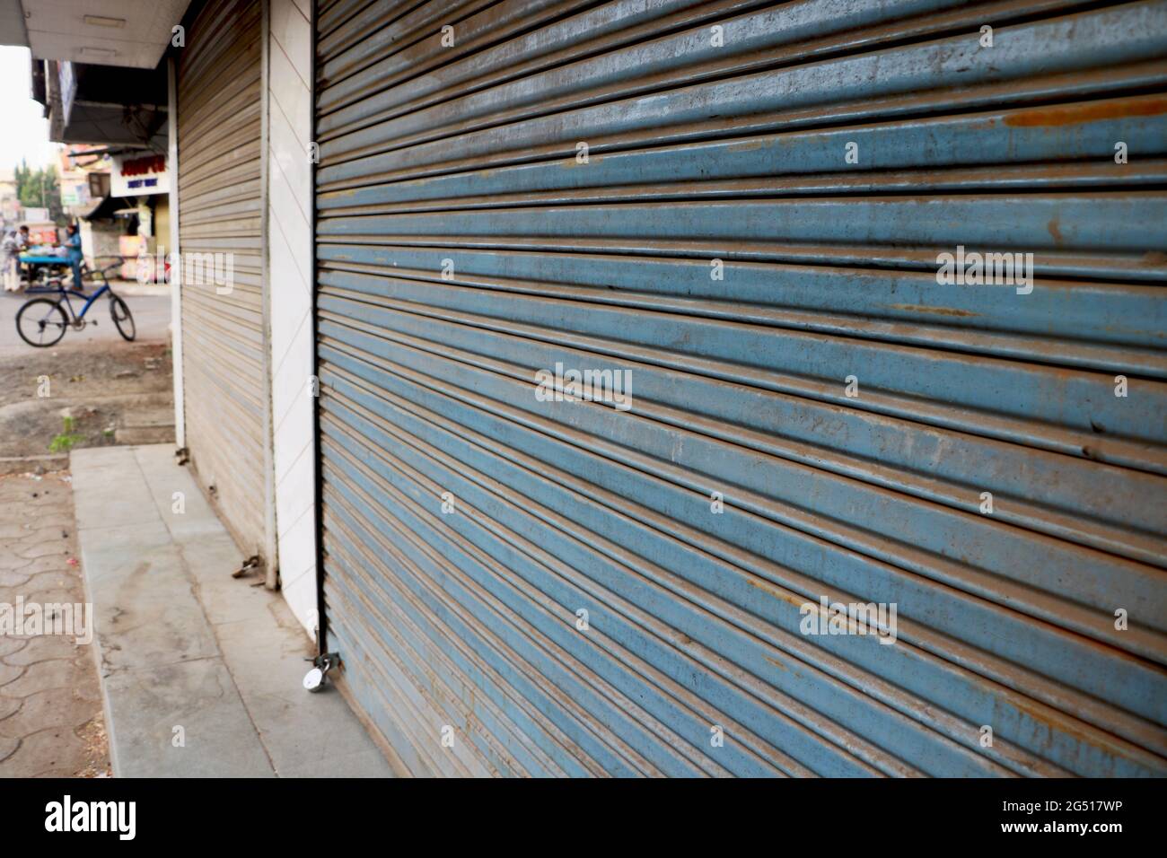 Shops closed during lockdown india hi-res stock photography and images ...