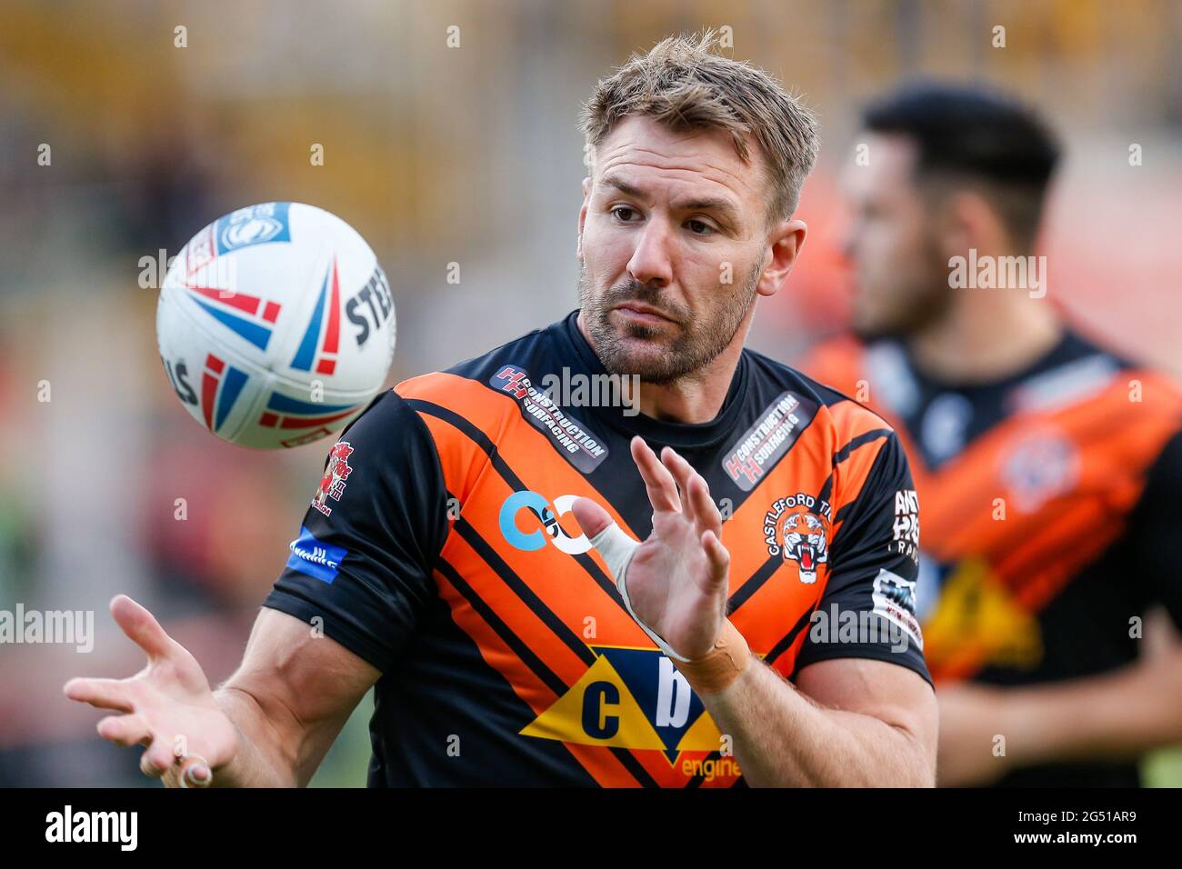 Michael Shenton (4) of Castleford Tigers catches the ball Stock Photo ...