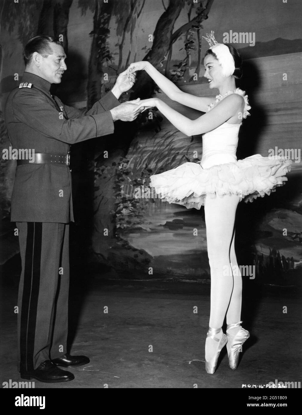 CLARK GABLE and GENE TIERNEY on set candid at MGM British Studios at ...