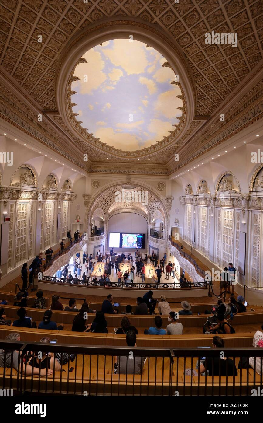Los Angeles, California, USA. 24th June, 2021. The new Apple Tower ...
