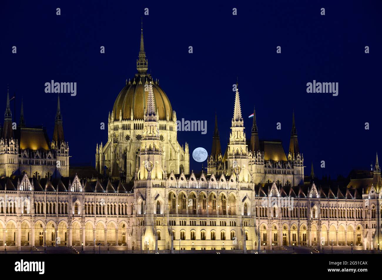 Budapest, Hungary. 24th June, 2021. The full moon rises over the ...