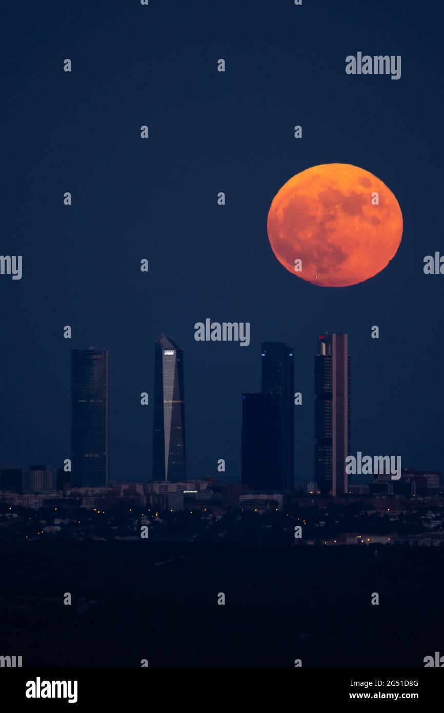 Madrid, Spain. 24th June, 2021. The full moon of June also known as ...