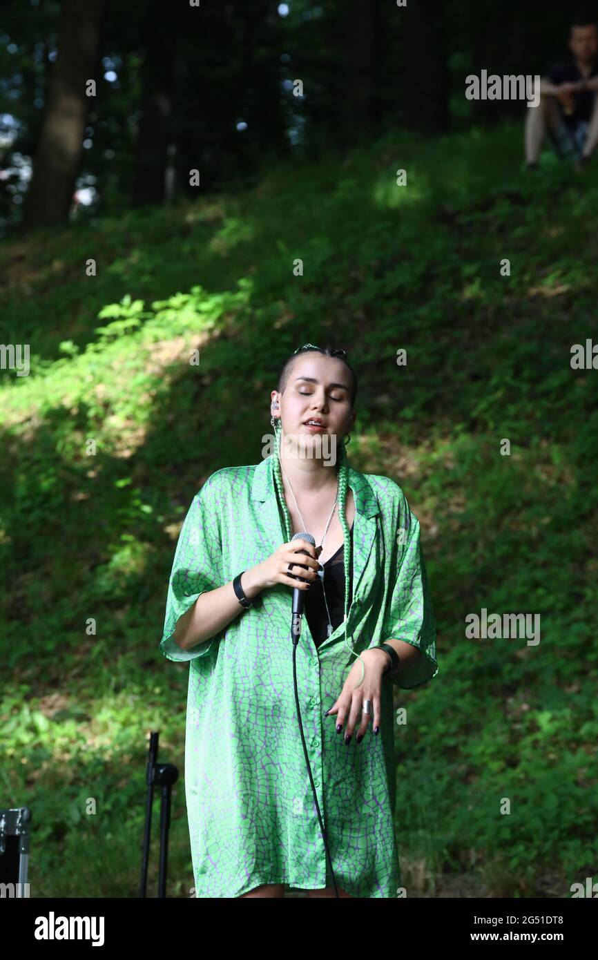 Konzert von Antonina und Band in Zgorzelec am 20.06.2021 Stock Photo ...