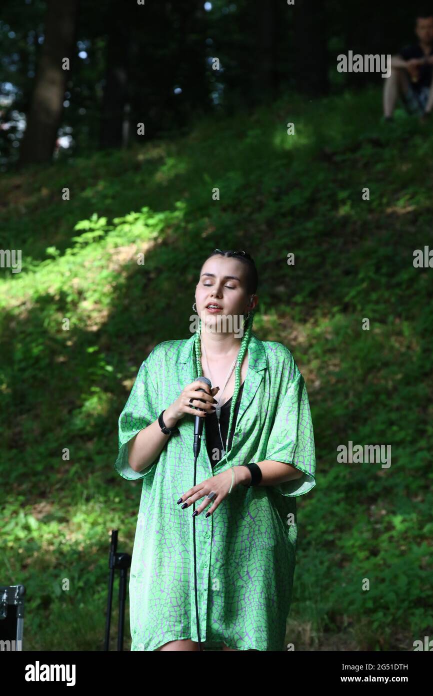 Konzert von Antonina und Band in Zgorzelec am 20.06.2021 Stock Photo ...