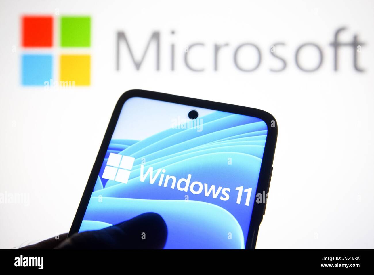 Windows 11 operating system logo hi-res stock photography and images ...