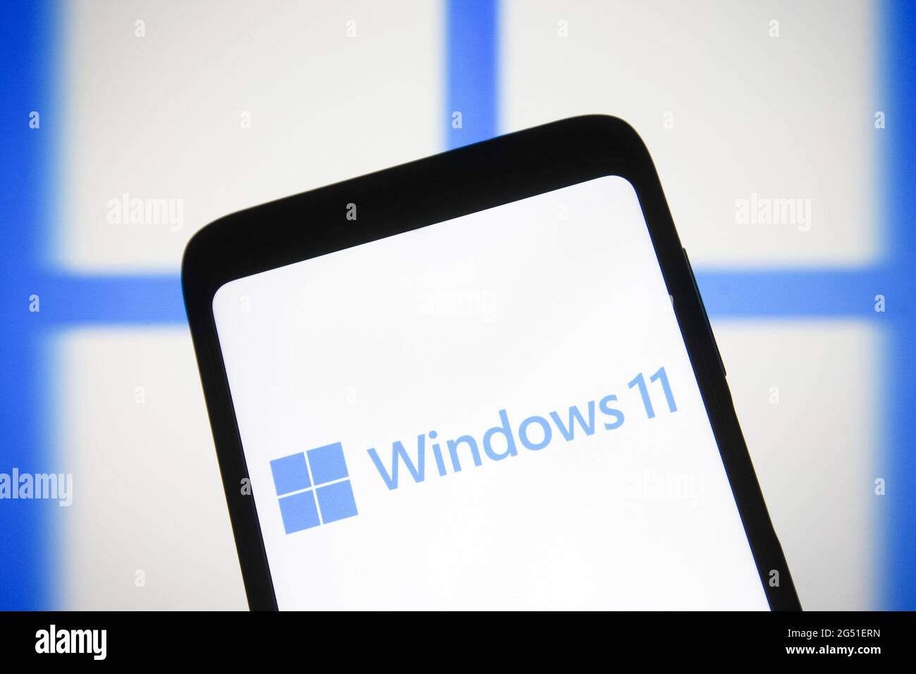 Windows 11 operating system logo hi-res stock photography and images ...