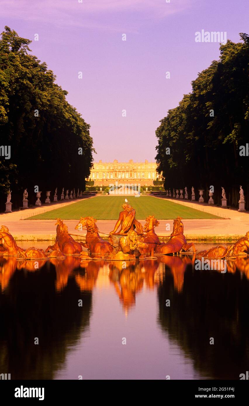 Fountain apollo sunset palace hi-res stock photography and images - Alamy