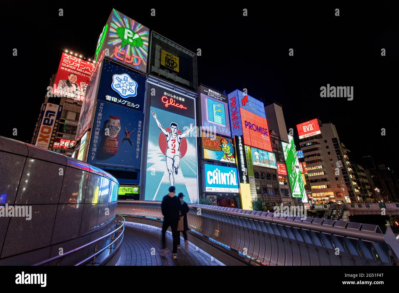 Nightlife and neon signs in Dotonburi, Osaka, Japan Stock Photo - Alamy