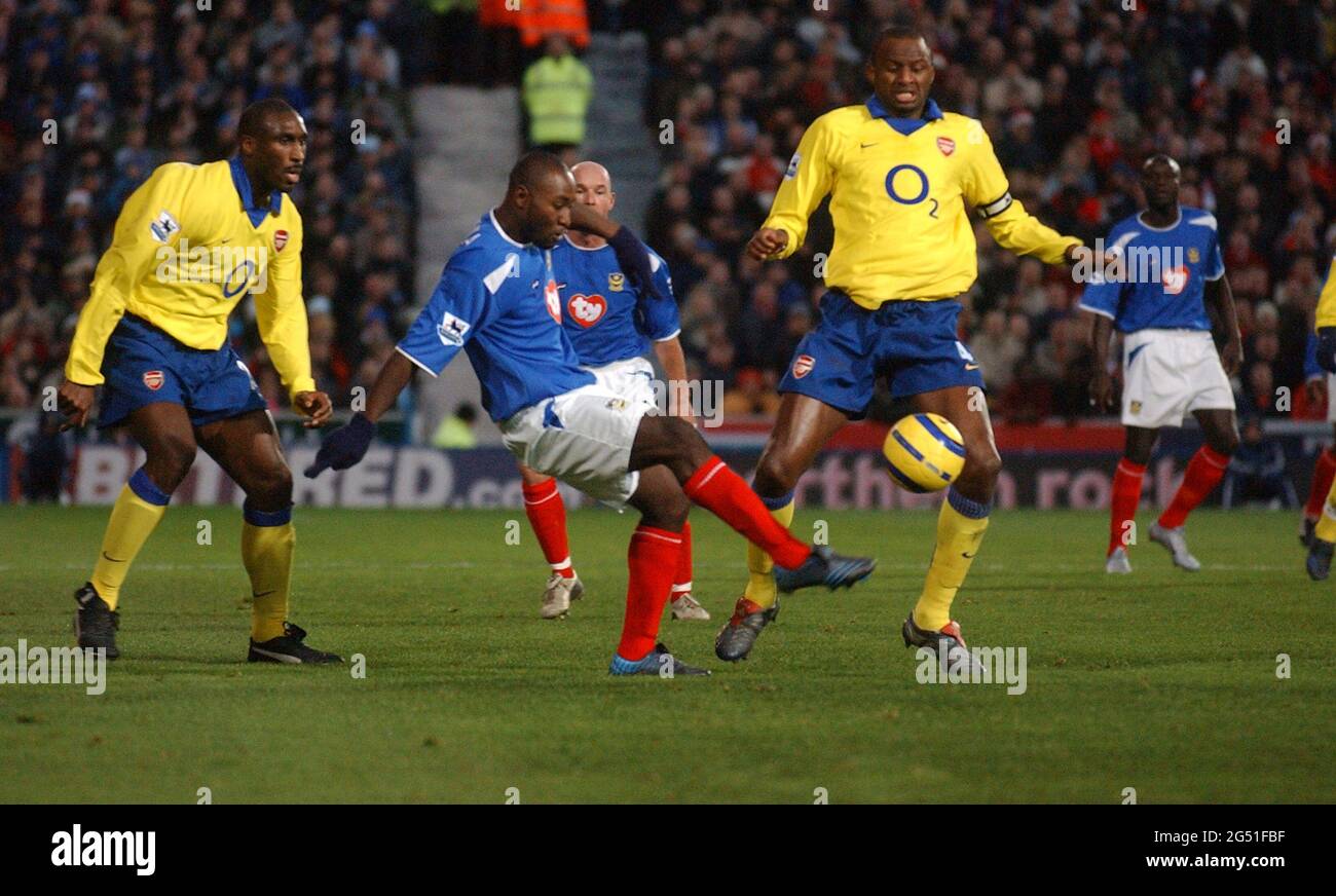 portsmouth v arsenal 2004 LUA LUA SHOOTS BETWEEN PATRICK VIERA AND SOL ...