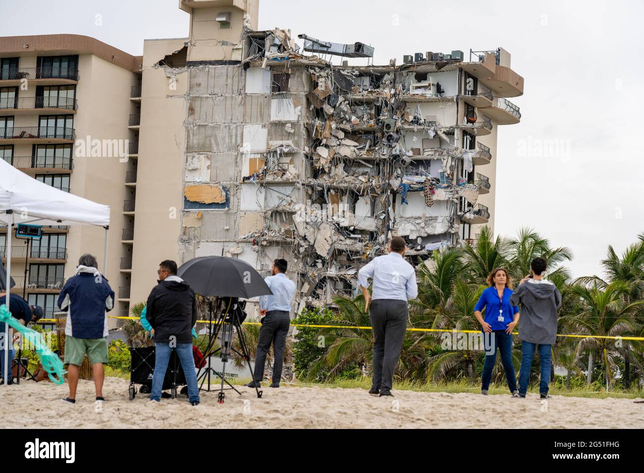 Condo collapse Champlain Towers Miami Surfside news photos Stock Photo ...