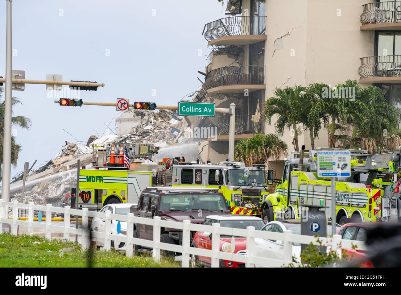 Condo collapse Champlain Towers Miami Surfside news photos Stock Photo ...