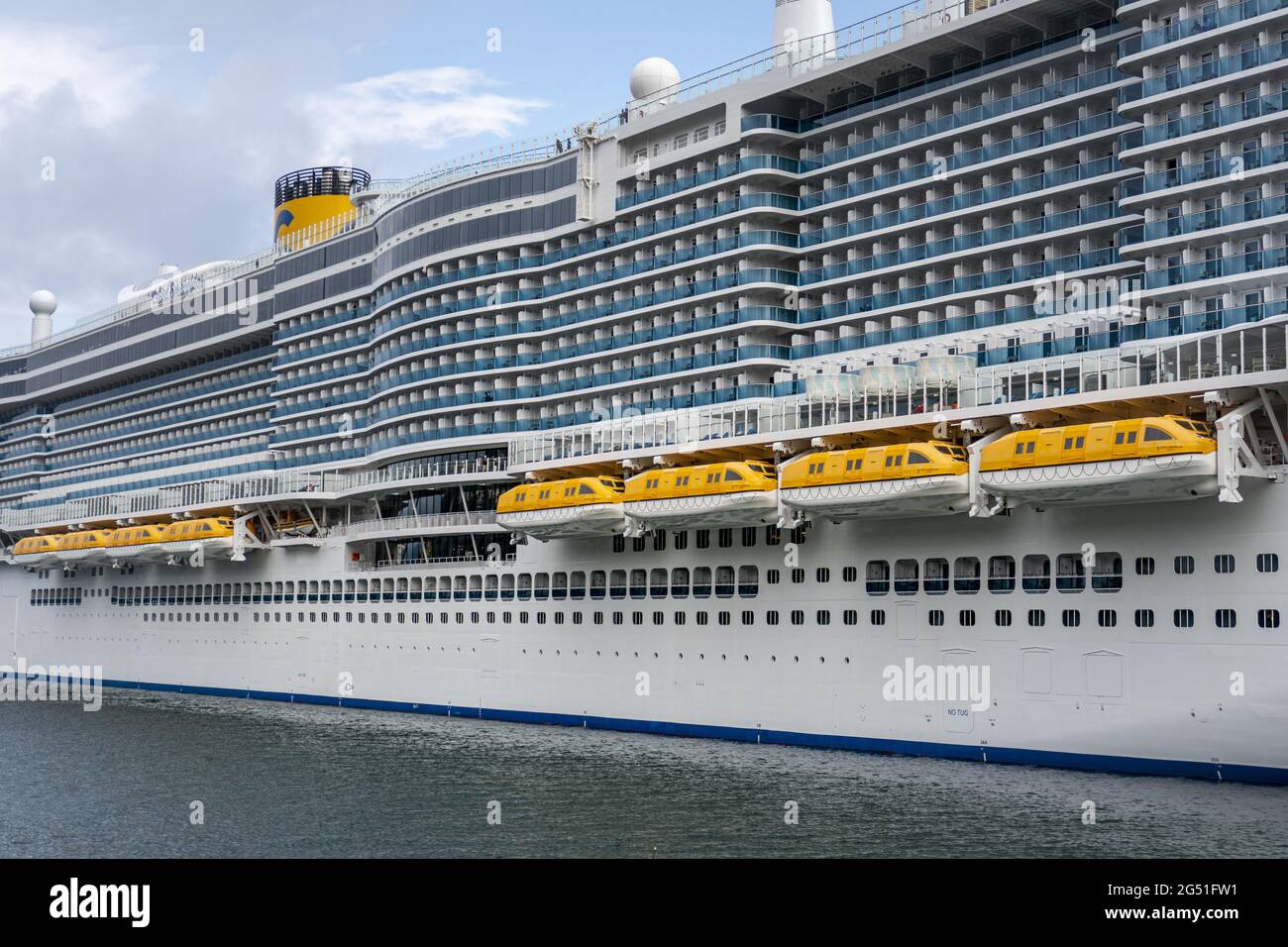 Sailing carriage hi-res stock photography and images - Alamy