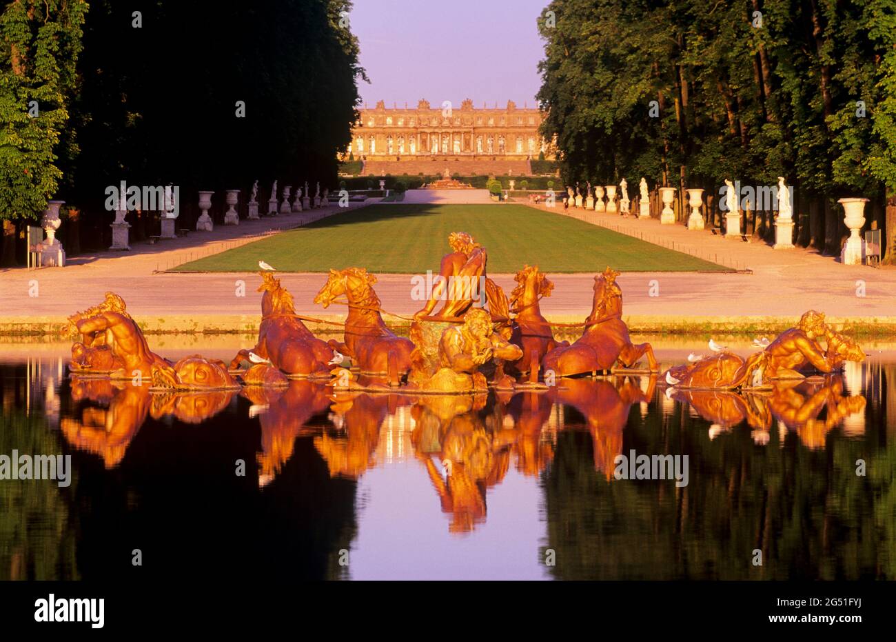 View of Apollo Fountain and Palace of Versailles behind, Versailles ...