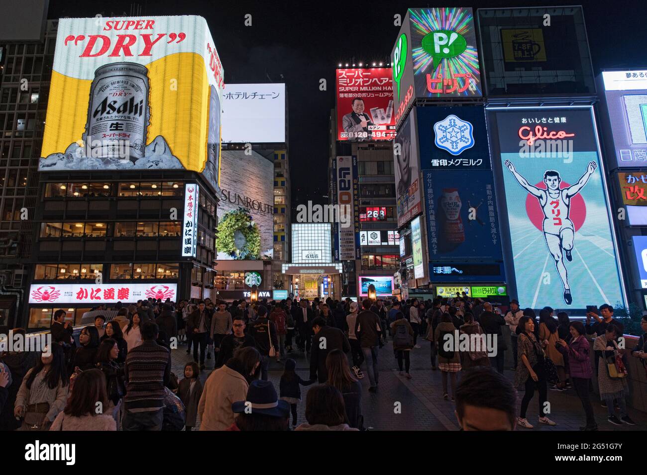 Nightlife and neon signs in Dotonburi, Osaka, Japan Stock Photo - Alamy