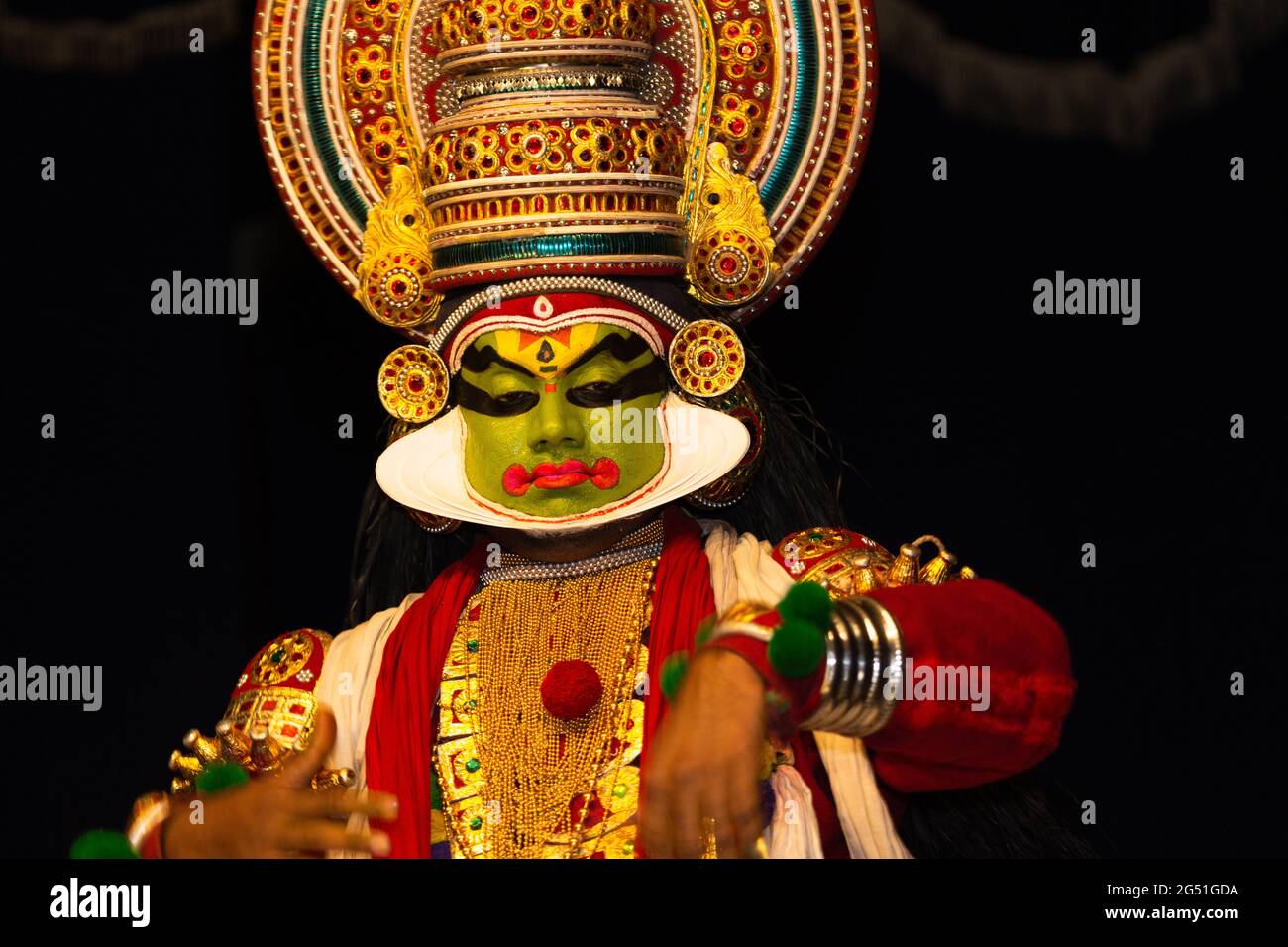 Kathakali dance hi-res stock photography and images - Alamy
