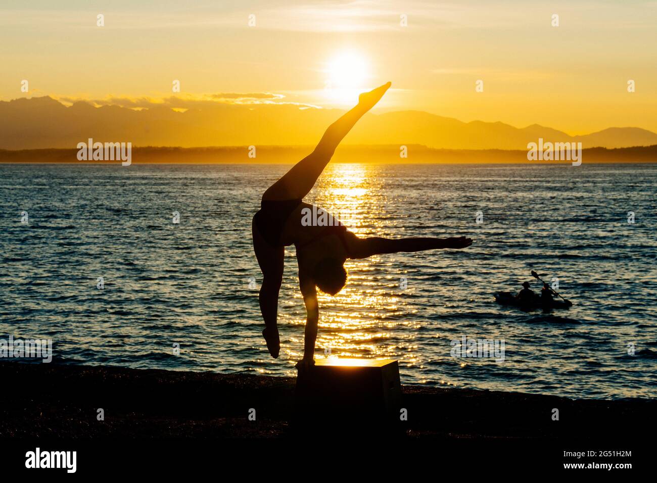 Doing handstand sunset hi-res stock photography and images - Alamy