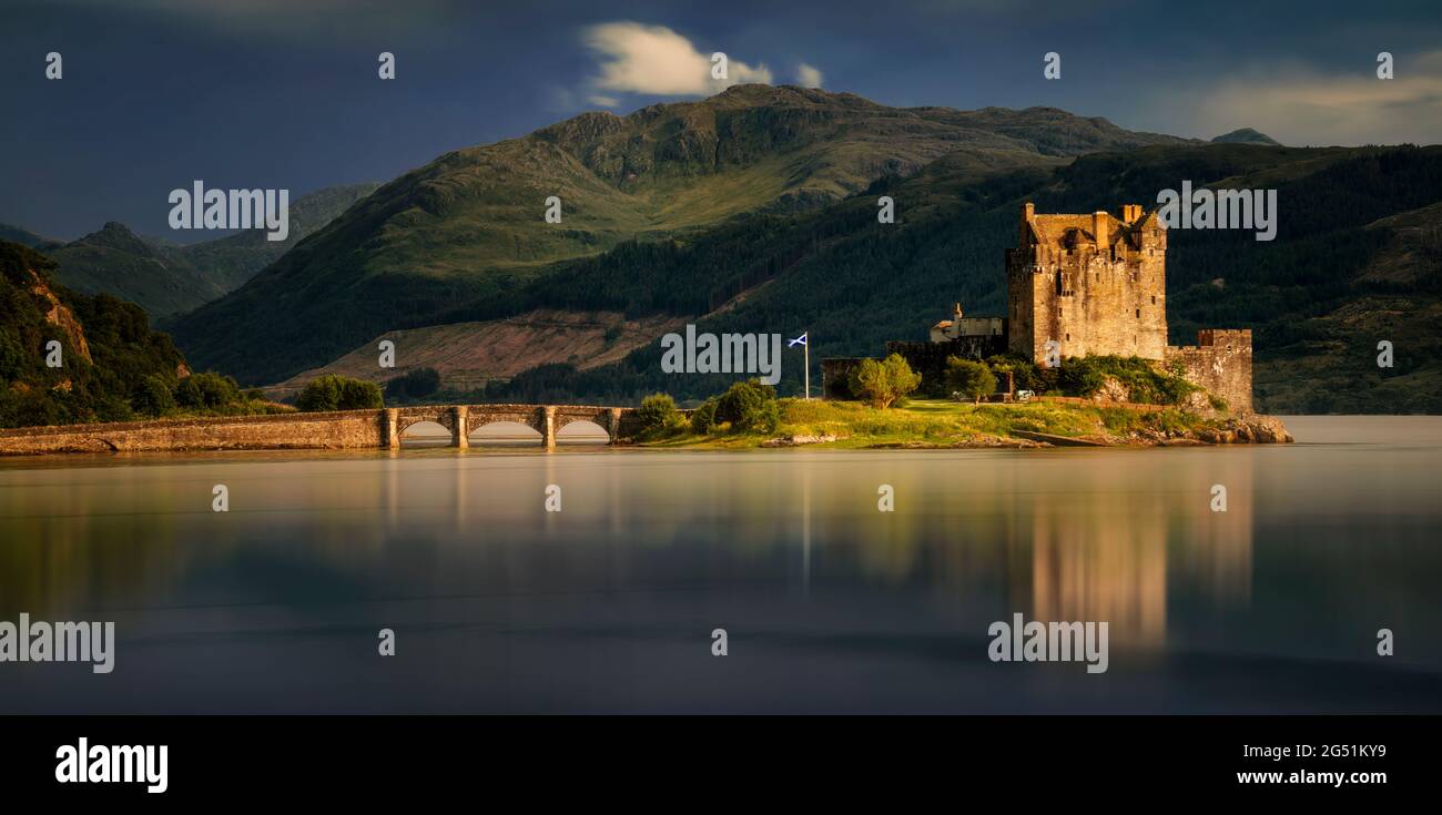 Medieval island castle hi-res stock photography and images - Alamy