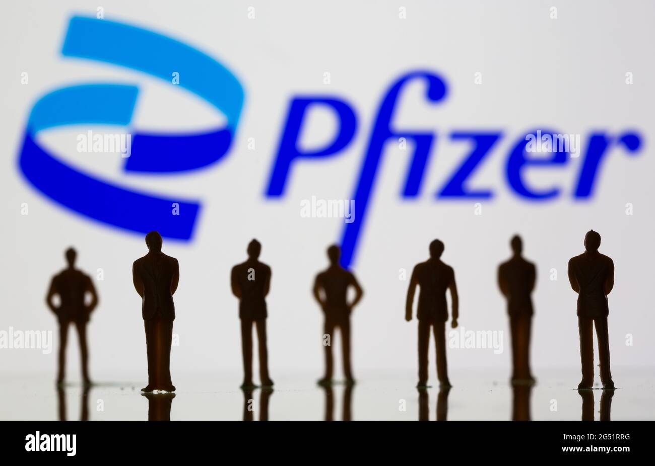 Pfizer new logo hi-res stock photography and images - Alamy