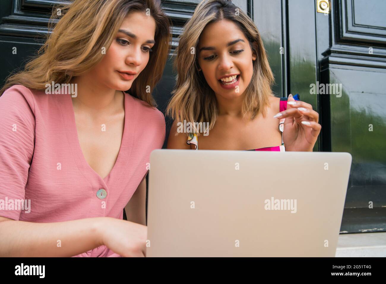 Two young woman laptop hi-res stock photography and images - Alamy