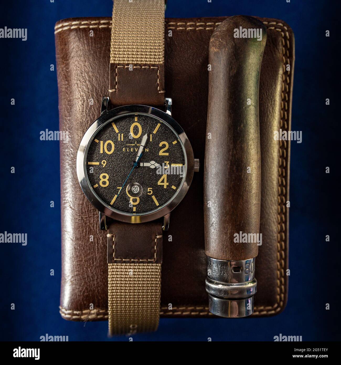 Everyday carry hi-res stock photography and images - Alamy