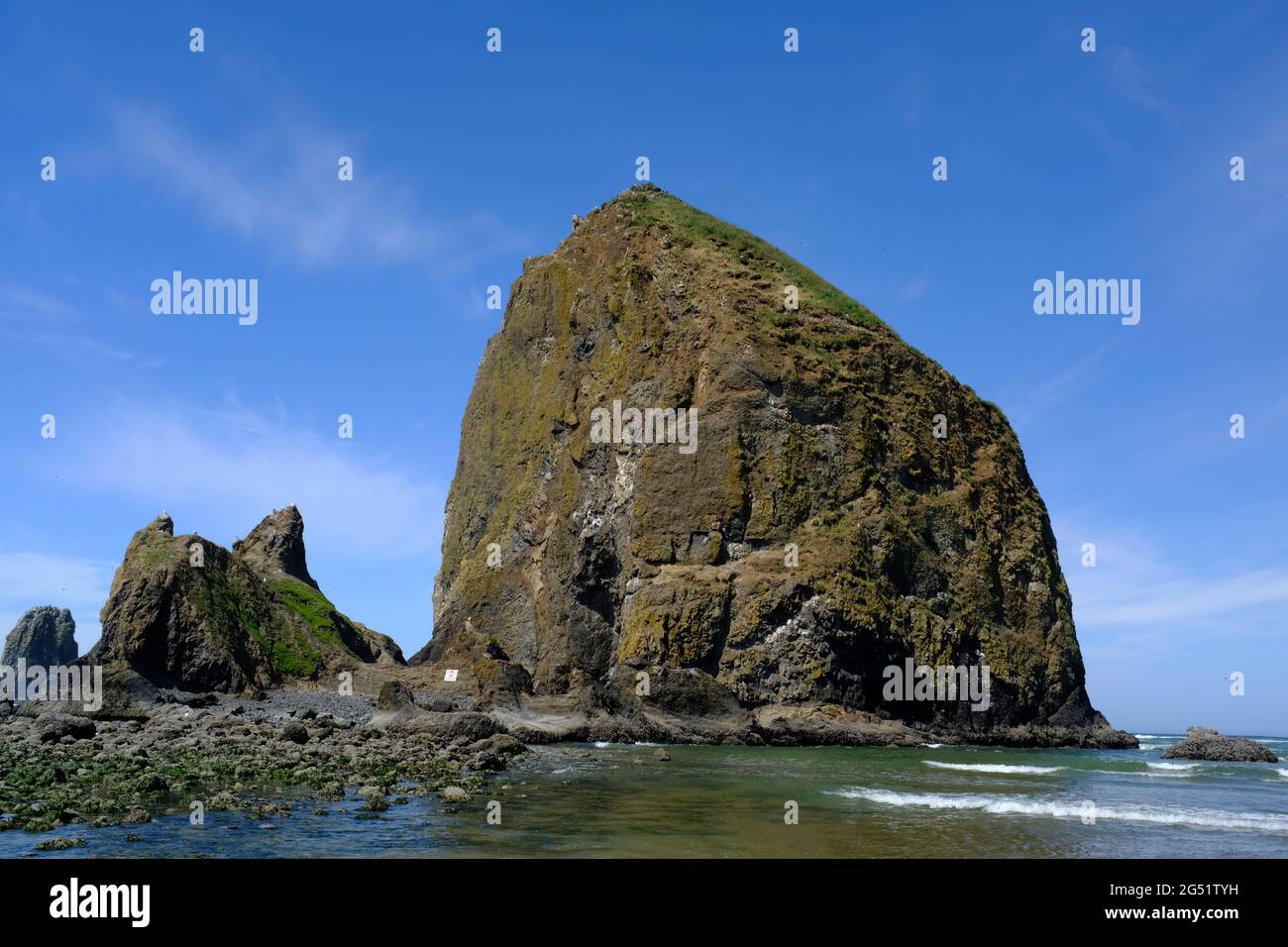 Haystack Rock, Cannon Beach, Oregon, USA Stock Photo - Alamy