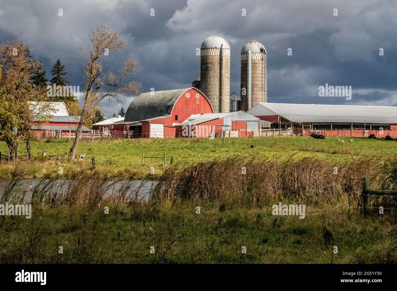 Silos and barn hi-res stock photography and images - Alamy