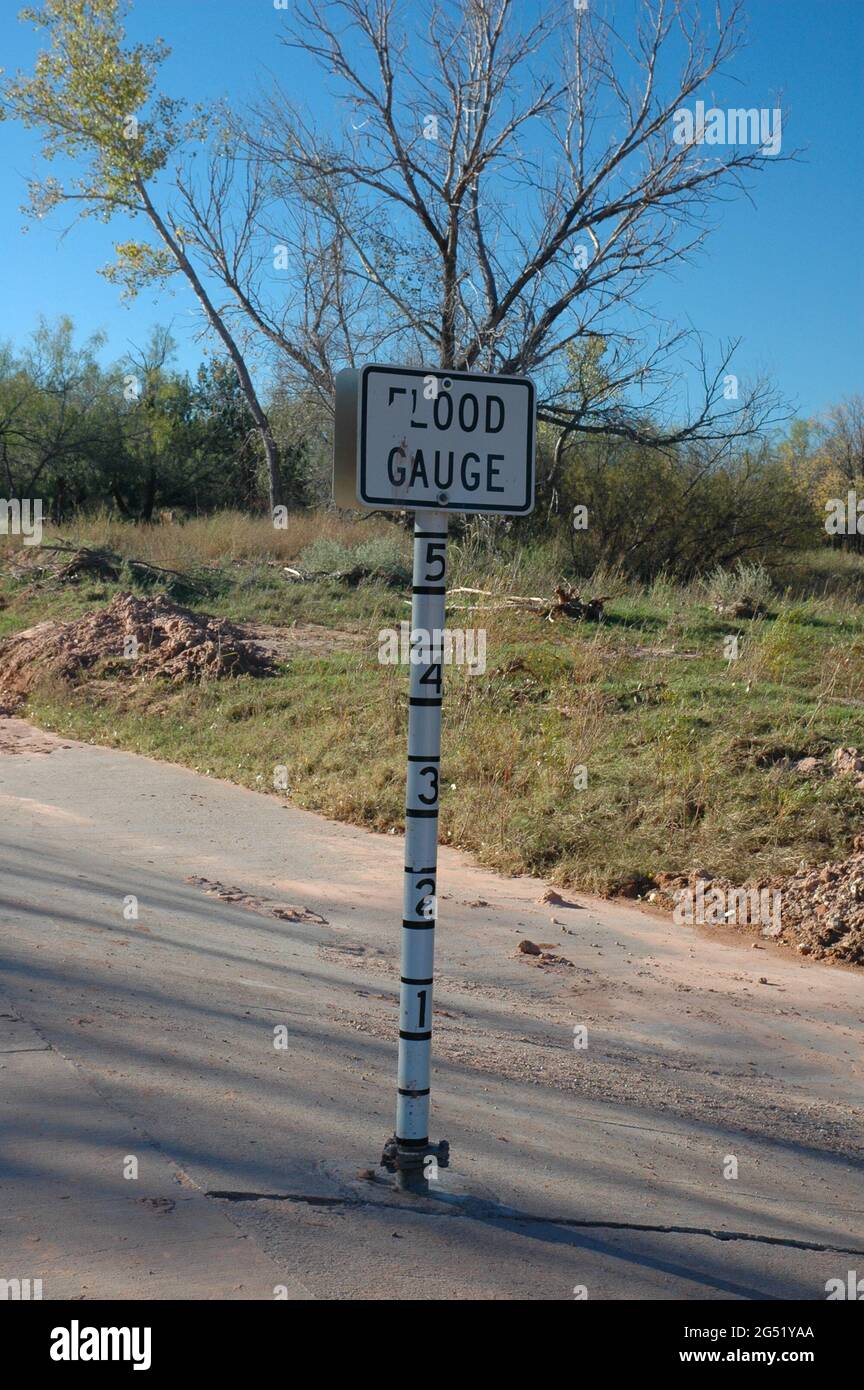 Flood Gauge sign in Palo Duro Canyon SP Texas Stock Photo - Alamy